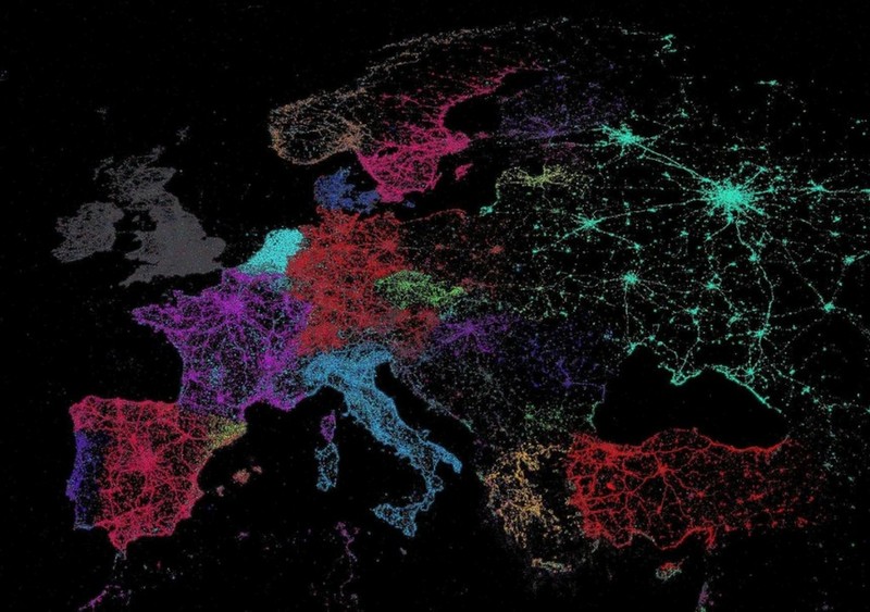 World, as mapped by tweets – Each color is a language - Vivid Maps